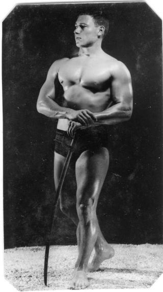 VINTAGE PHOTO: Bodybuilder Muscle Man Male Shirtless Physique Beach 40s ...