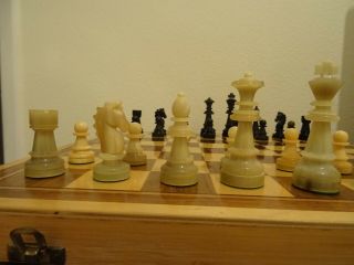 Vintage Staunton Chess Set Made Of Buffalo Horn And Board | #15123465