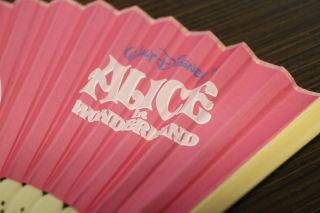 DISNEY FOLDING FAN CHESHIRE CAT ALICE IN WONDERLAND PINK SENSU WIND ...